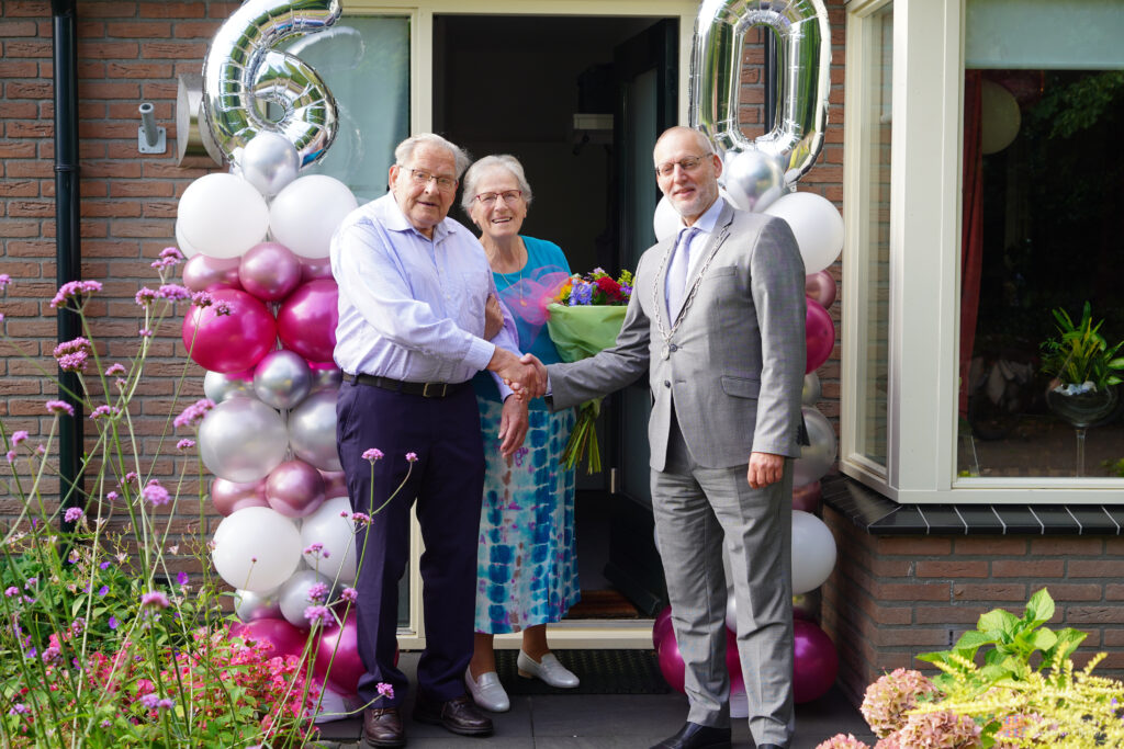 Bruidspaar Bomhof-Soede 60 jaar getrouwd. - Vaassen Actief